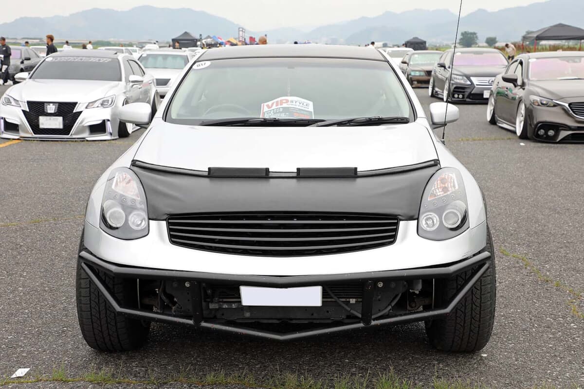 日産V35型「スカイラインクーペ」をまさかの「アゲスタイル」に！ カスタムの常識を打ち破るワイルドな見た目が自慢です | AUTO MESSE WEB（オートメッセウェブ） 〜クルマを文化する