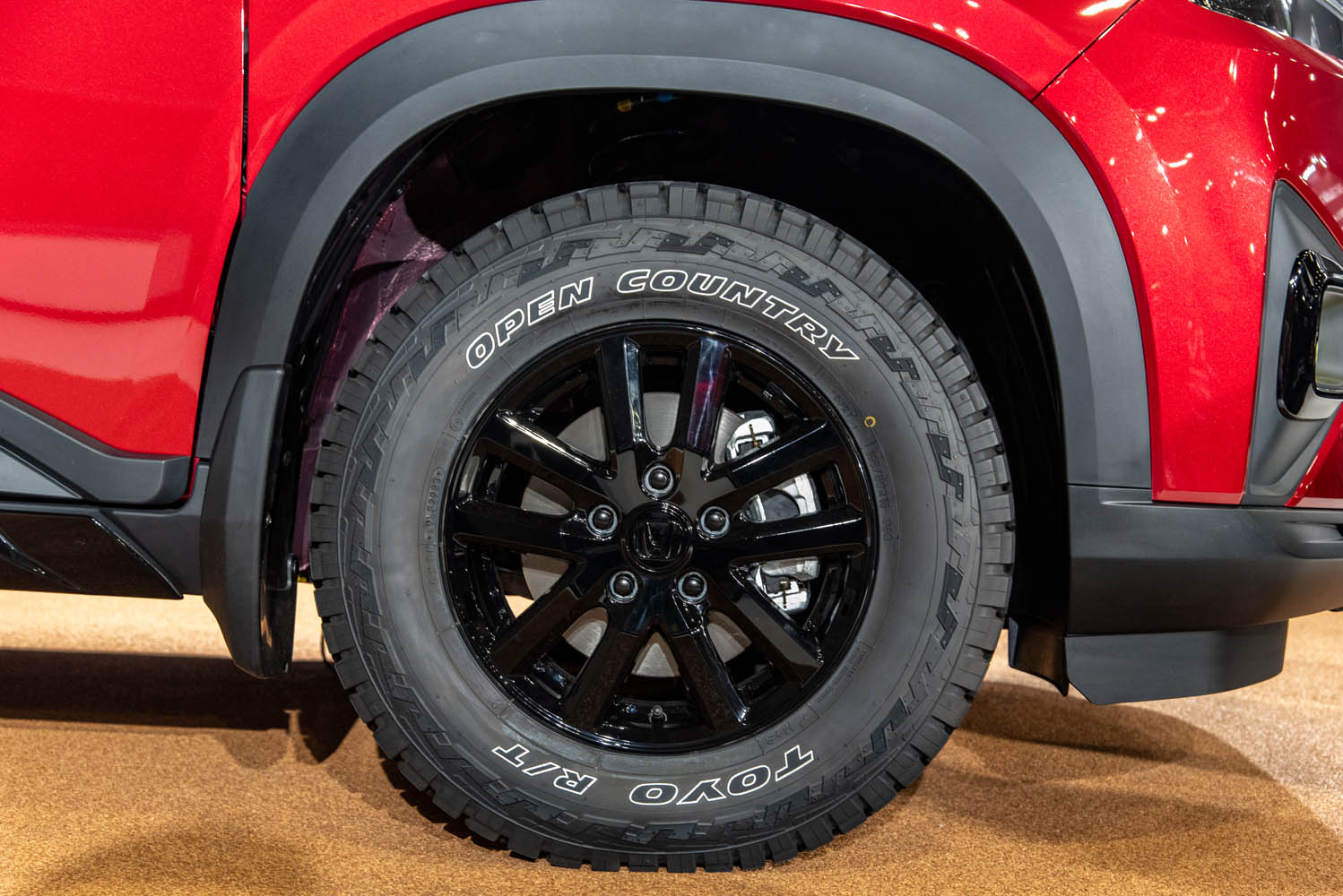 発売間近のホンダ「WR-V」が早くもタフに大変身！ あえてインチダウンした足元が最高にカッコいい！ | AUTO MESSE WEB（オート ...