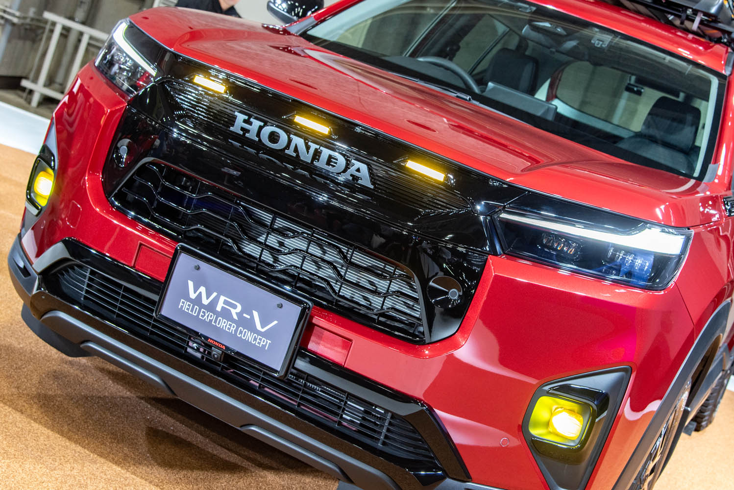 発売間近のホンダ「WR-V」が早くもタフに大変身！ あえてインチダウンした足元が最高にカッコいい！ | AUTO MESSE WEB（オートメッセウェブ） 〜クルマを文化する