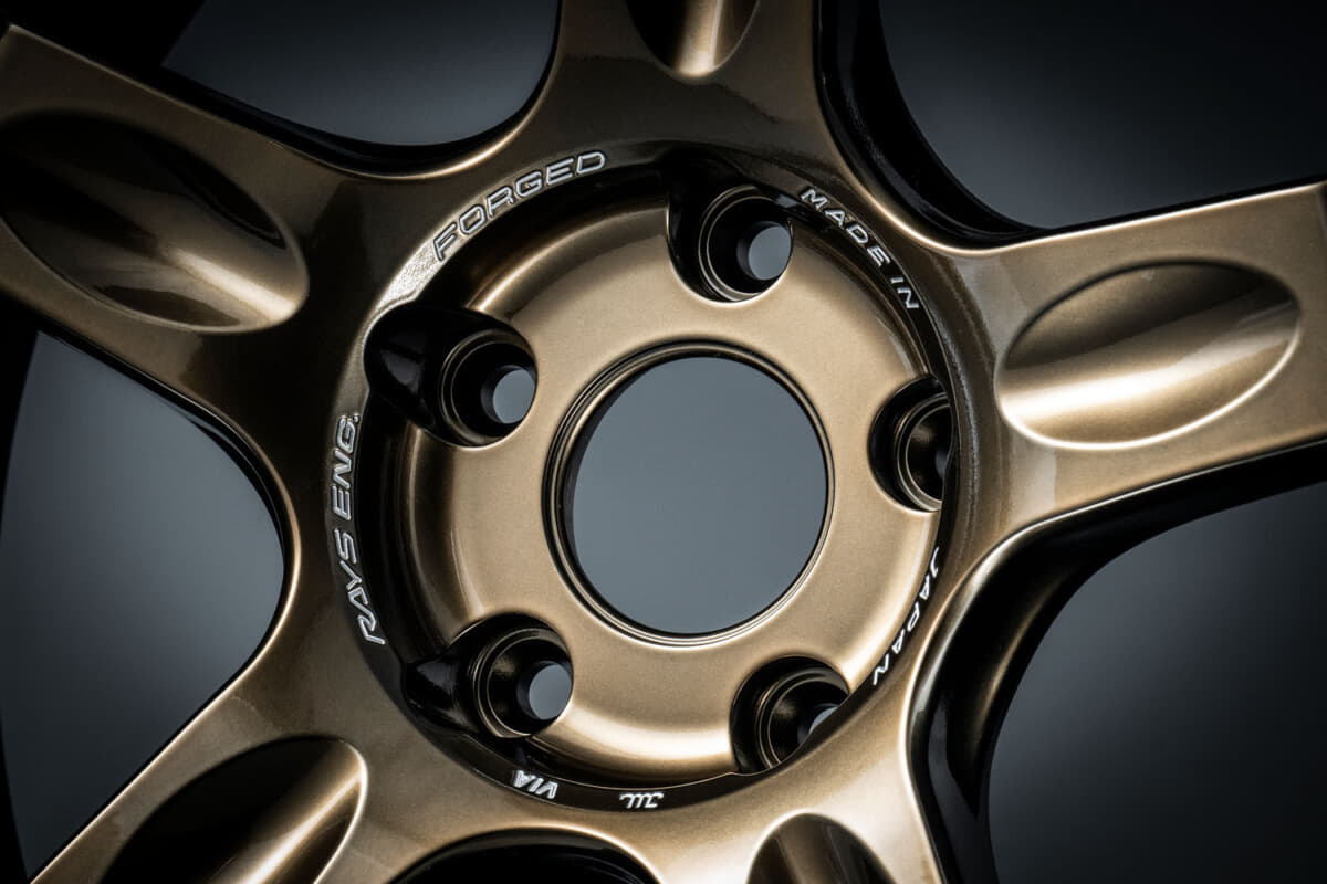 「RAYS」の名作を受け継ぐ「21A」＆「21C」の限定カラー「spec-SR」が発売中！ 第2世代「GT-R」との相性もバツグンです ...